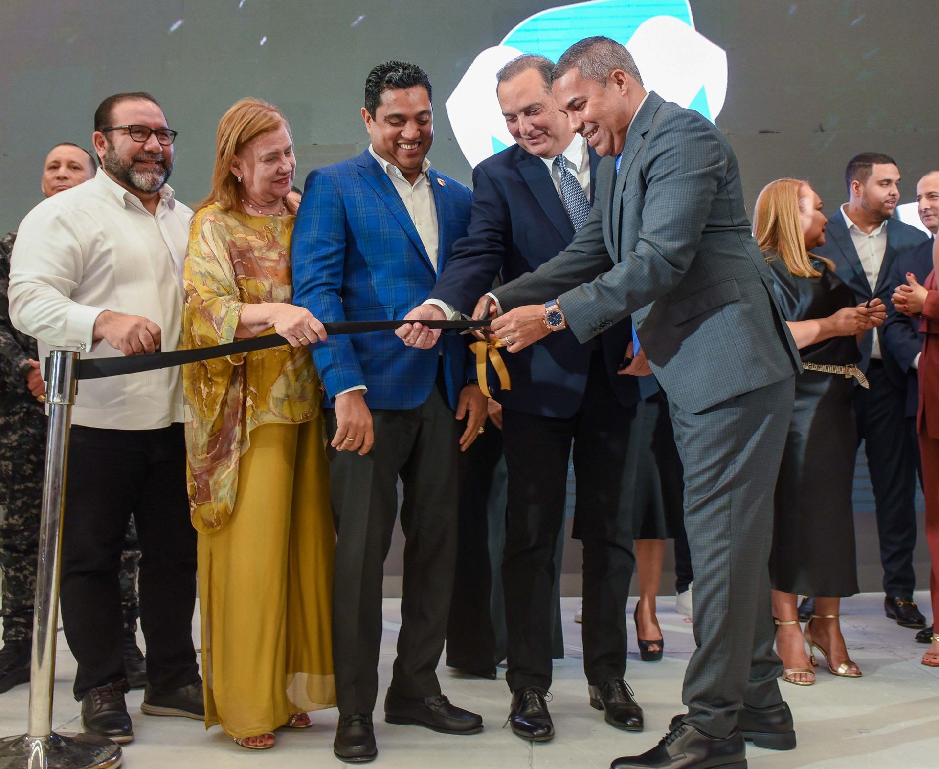 VEGAMOVIL INAUGURA EL SHOWROOM DE VEHÍCULOS MÁS MODERNO Y MÁS GRANDE ...